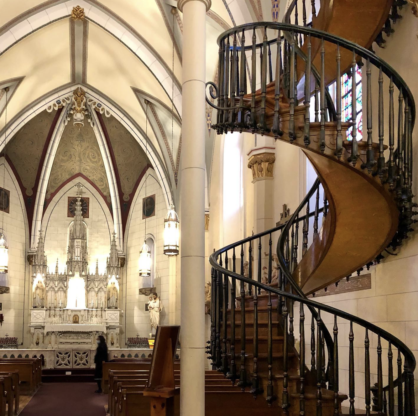 The History Of The Mysterious Loretto Chapel Staircase