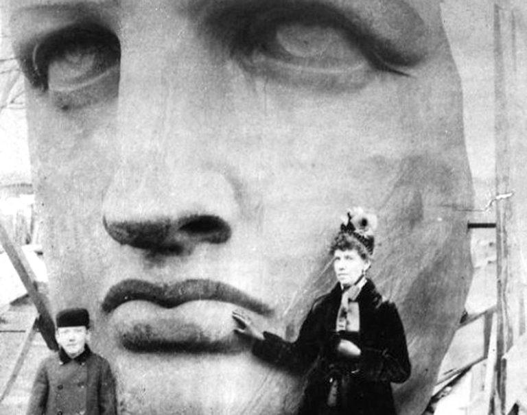 14 Iconic Photos of the Statue of Liberty Under Construction