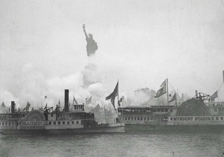 14 Iconic Photos of the Statue of Liberty Under Construction
