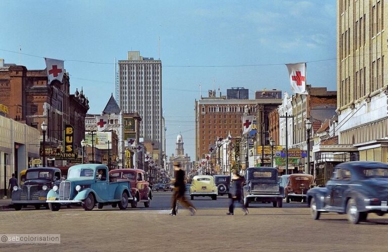 Colorized photos of the US in the 1940s - History Defined