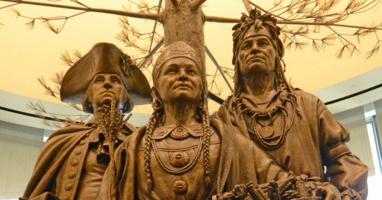 The Thunderbird in Native American Folklore: Mythology, Meaning, and ...