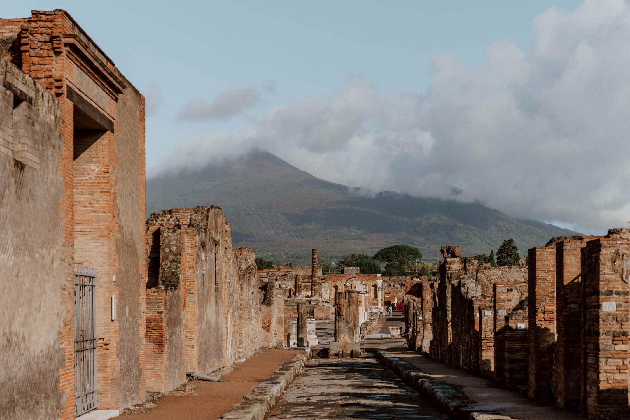 Photos of Pompeii show what Ancient Roman life was like