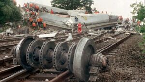 6 of the worst train derailments in history