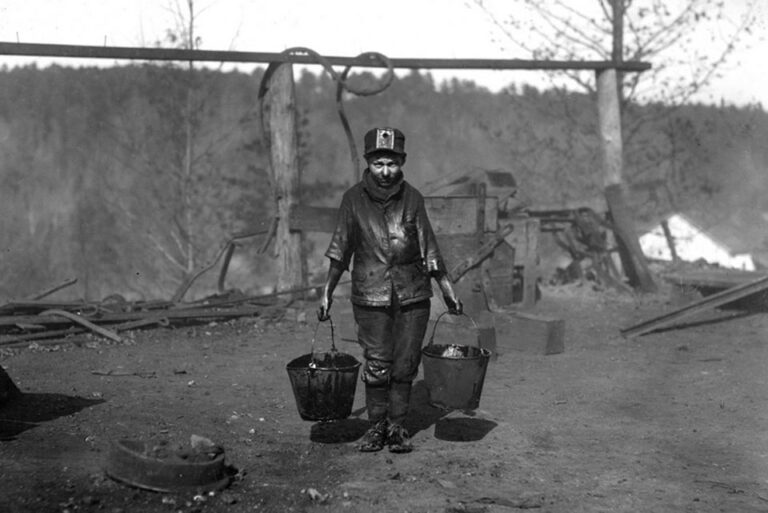 50 Haunting Photos of Child Labor in the Early 1900s