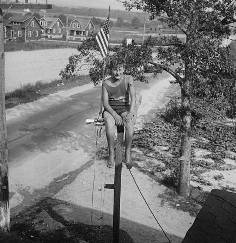 What Did Daily American Life in the 1920s Look Like?