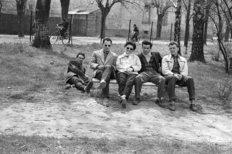 What Were the Popular Fashion Trends of the 1950s?